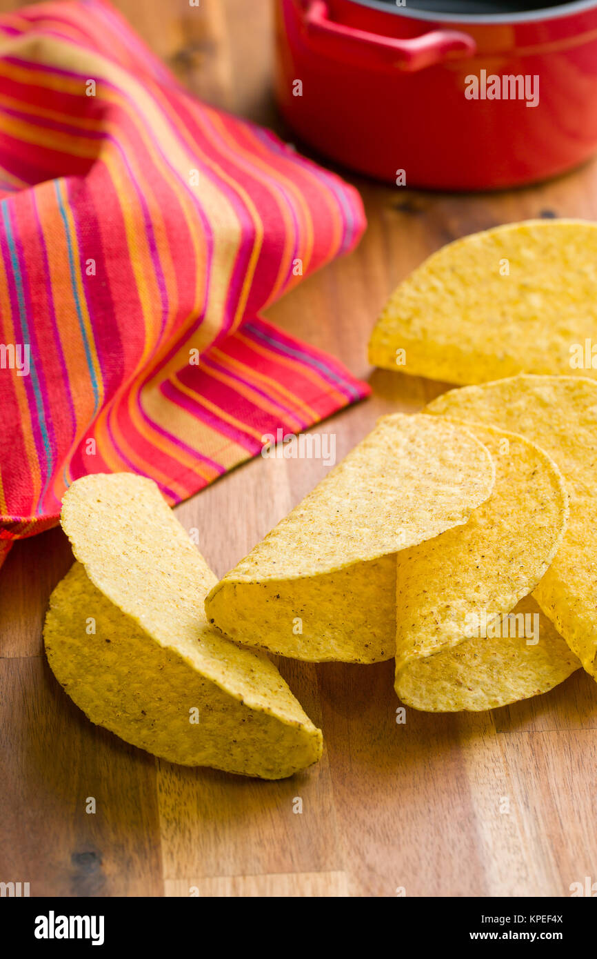 Empty taco shell hi-res stock photography and images - Alamy