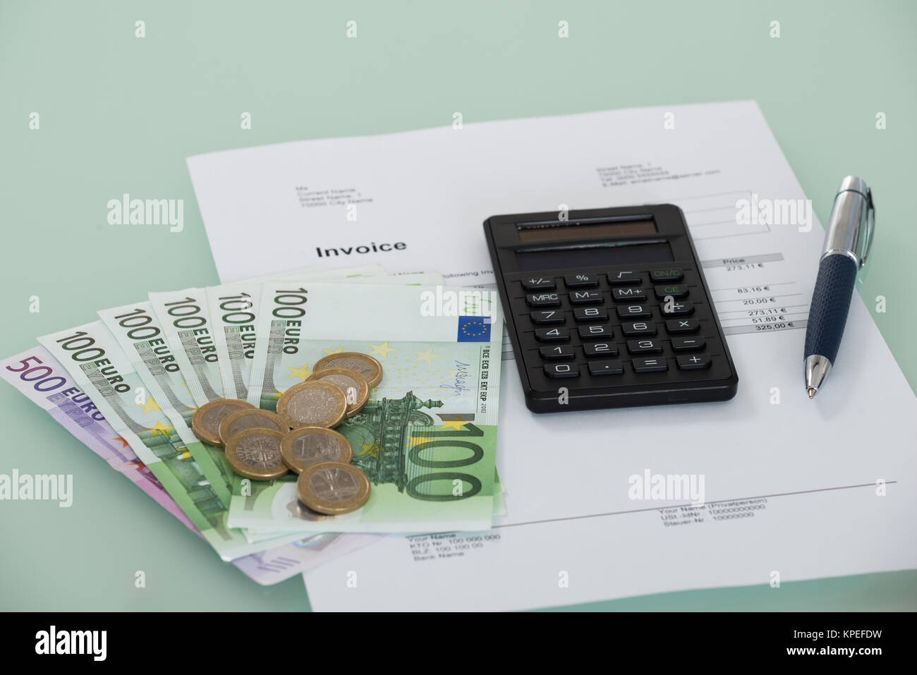 Invoice And Currency On Desk Stock Photo - Alamy