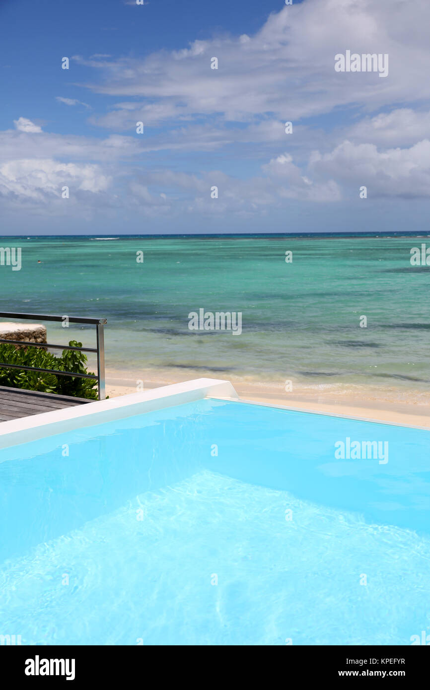 Closeup of infinity pool by the sea Stock Photo - Alamy