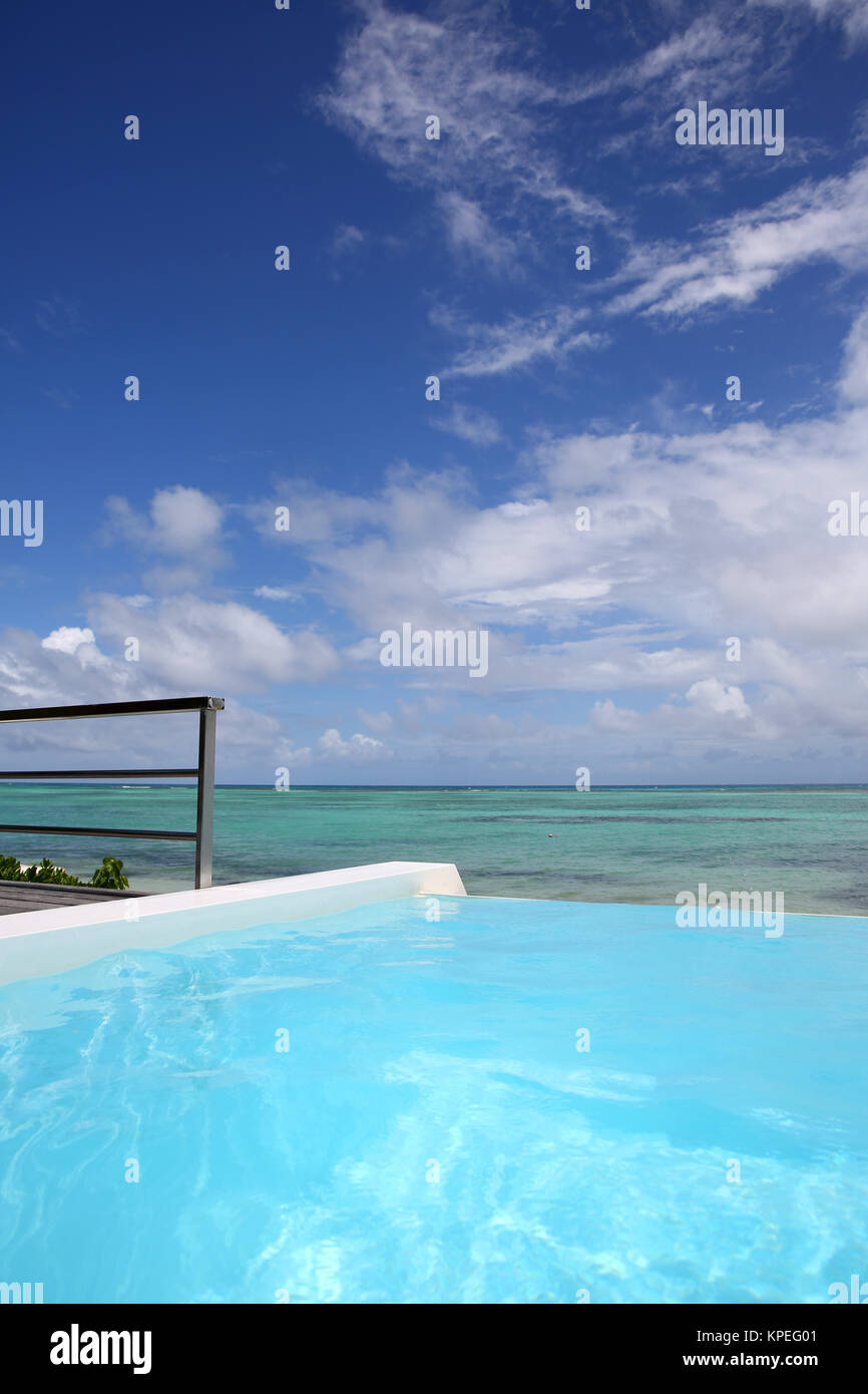 Closeup of infinity pool getting to the sea Stock Photo - Alamy