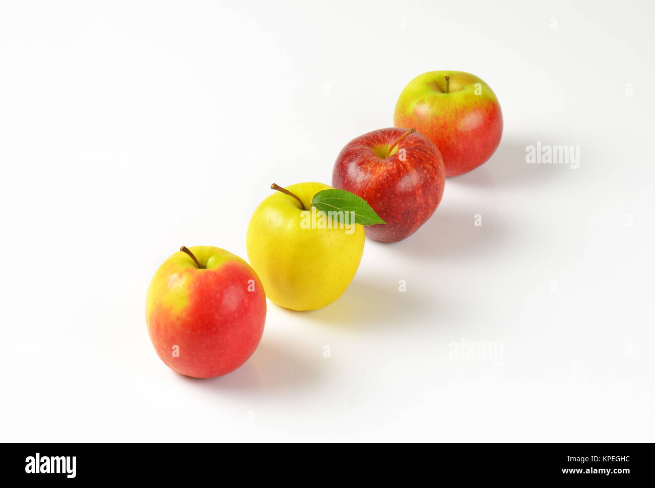 ripe apples in a row Stock Photo - Alamy