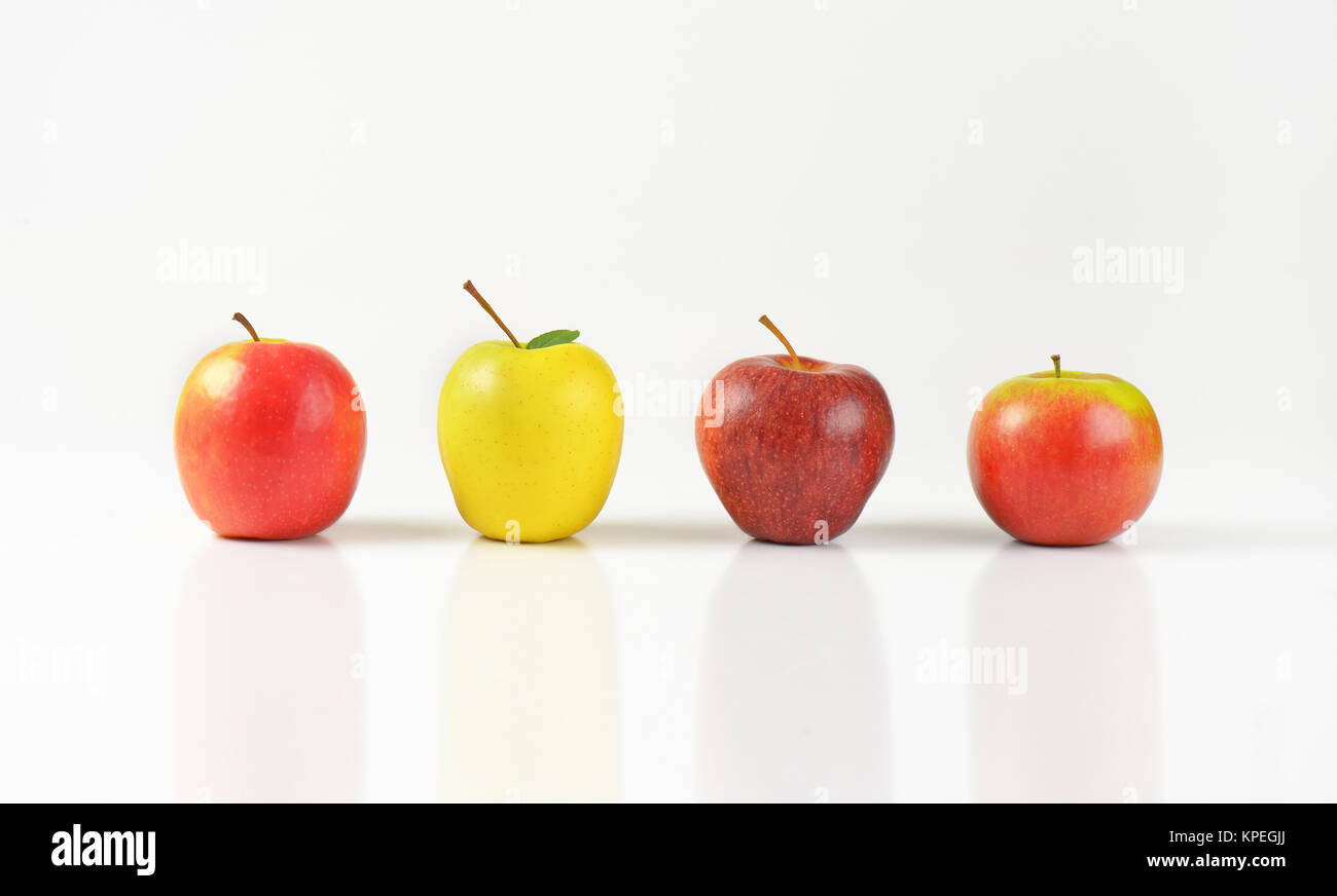 ripe apples in a row Stock Photo - Alamy