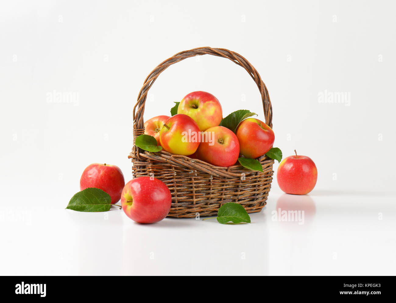 basketful of red apples Stock Photo - Alamy