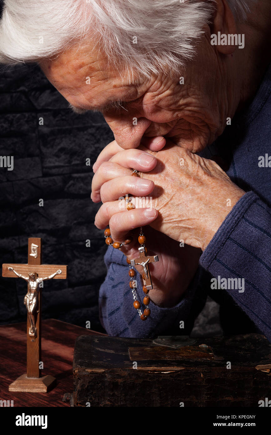 Grandmother praying. Old wrinkled beautiful woman praying with rosary ...