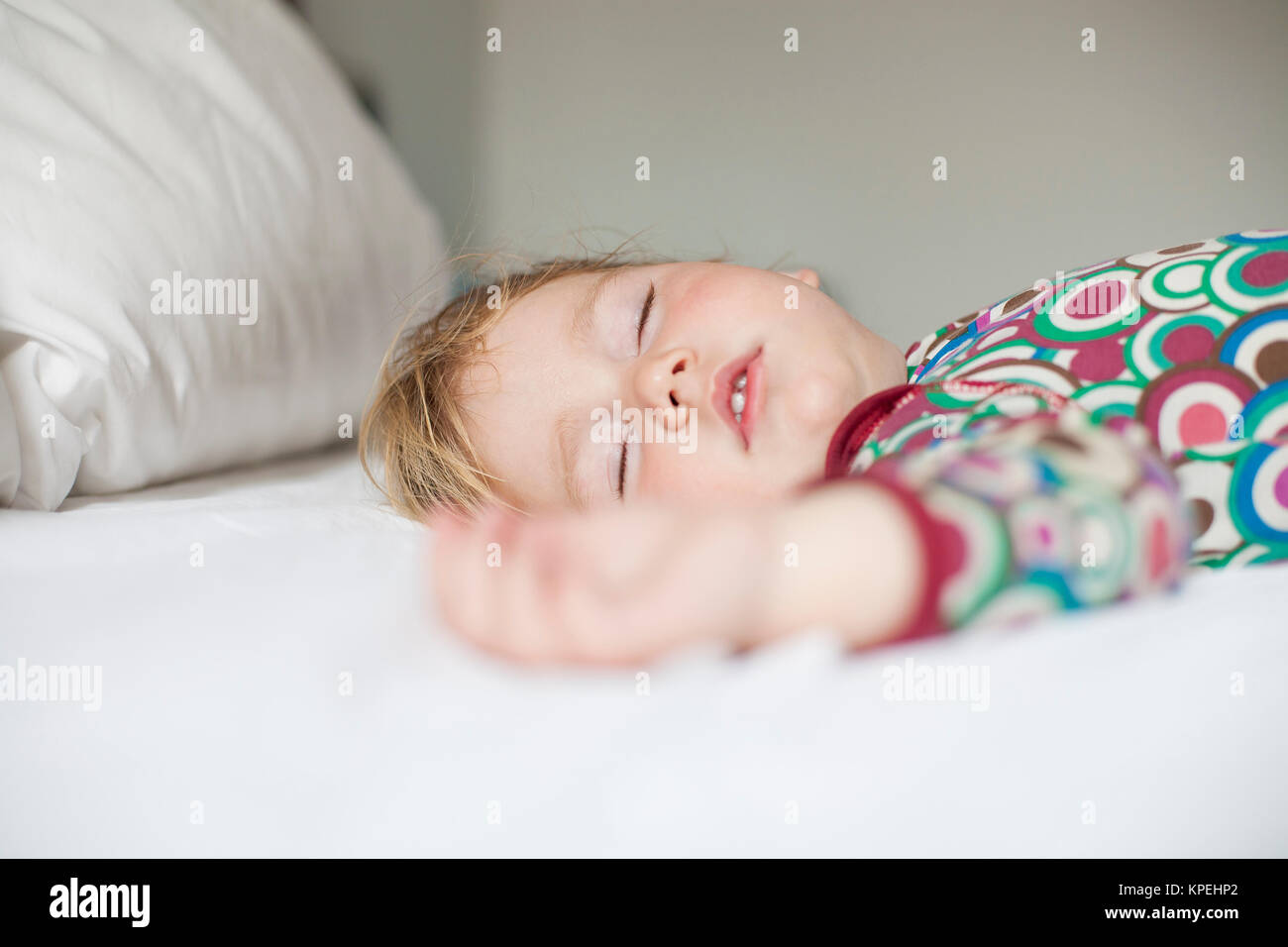 Kid eye sleep hi-res stock photography and images - Alamy