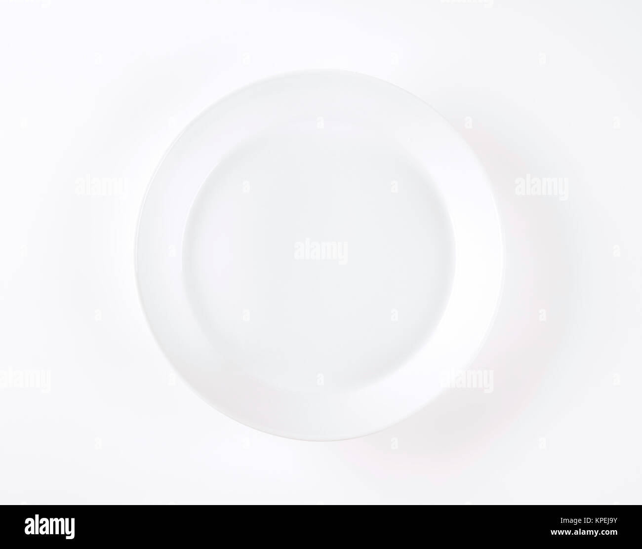 Round deep plate hi-res stock photography and images - Alamy