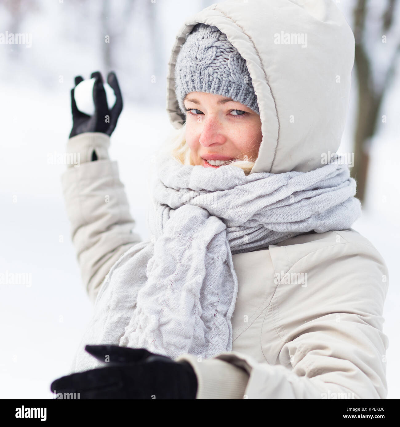 Girls snowball fighting hi-res stock photography and images - Alamy