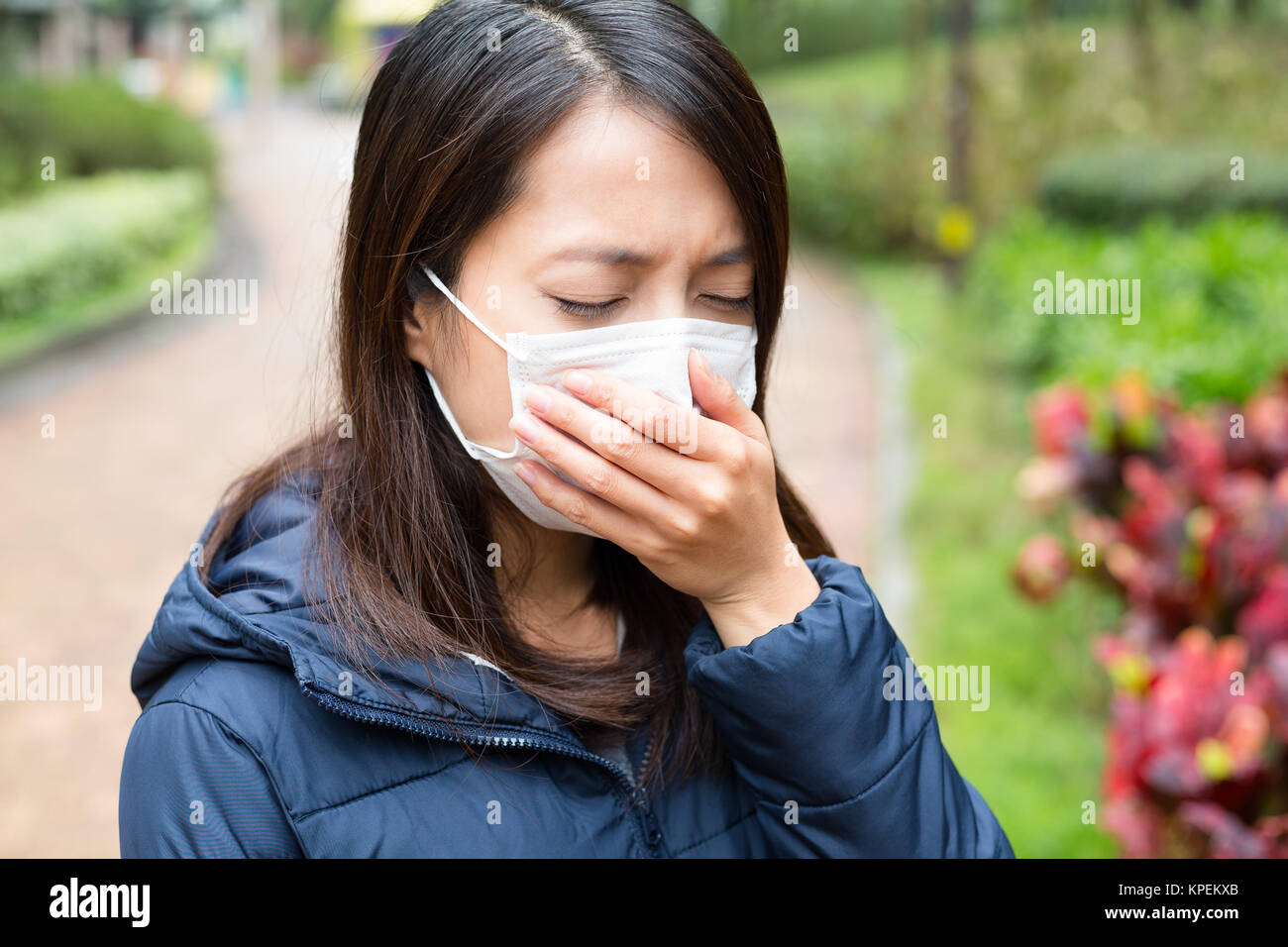 Woman wearing medical face mask Stock Photo - Alamy