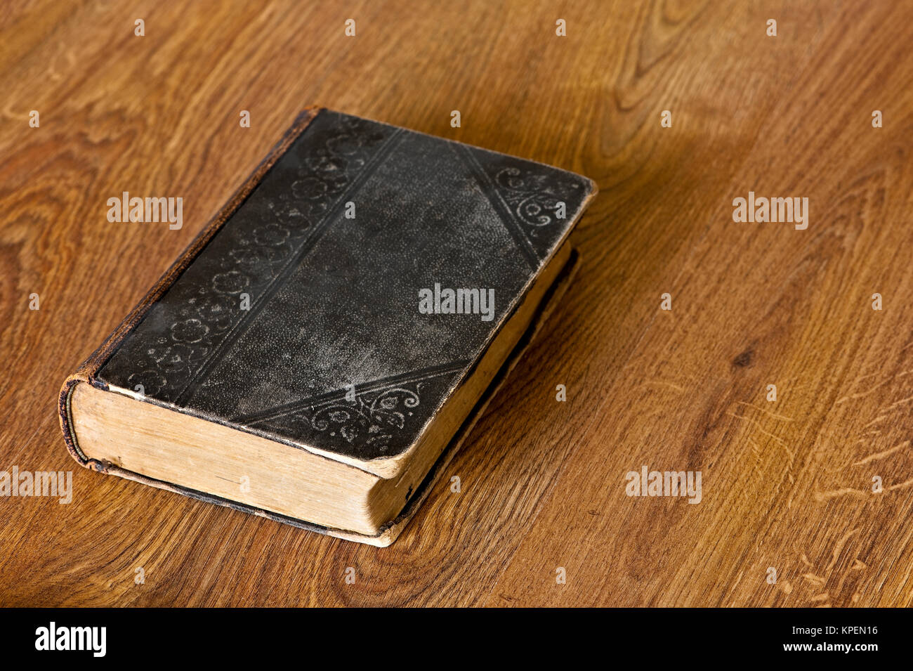Book spine with gold writing hi-res stock photography and images - Alamy