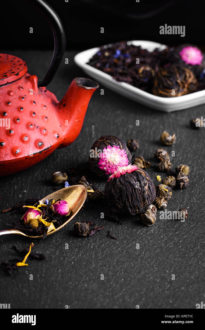 Red teapot and varieties of loose leaf and blooming tea Stock Photo - Alamy