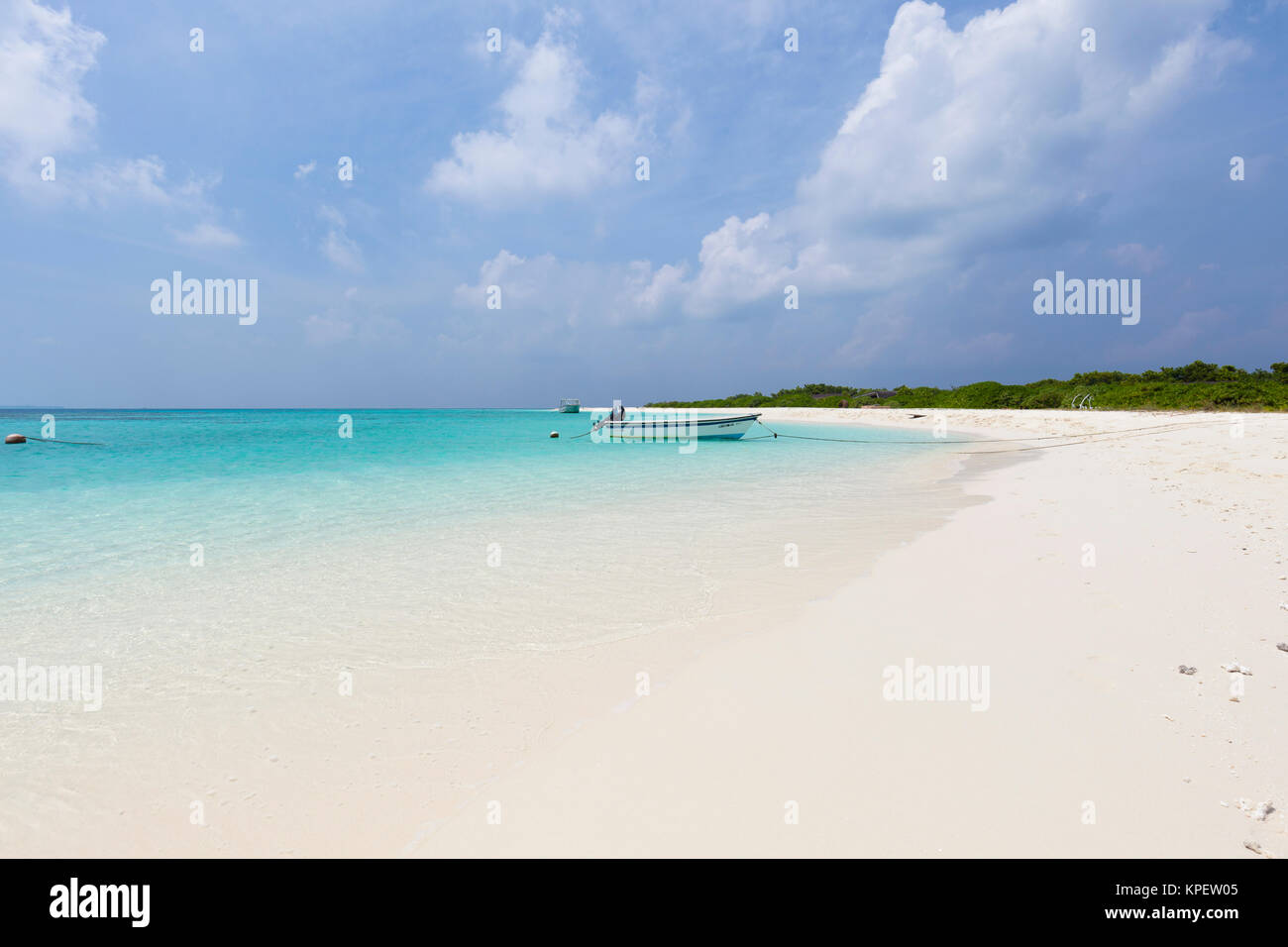 Maldives Island in Lhaviyani Atoll Stock Photo - Alamy