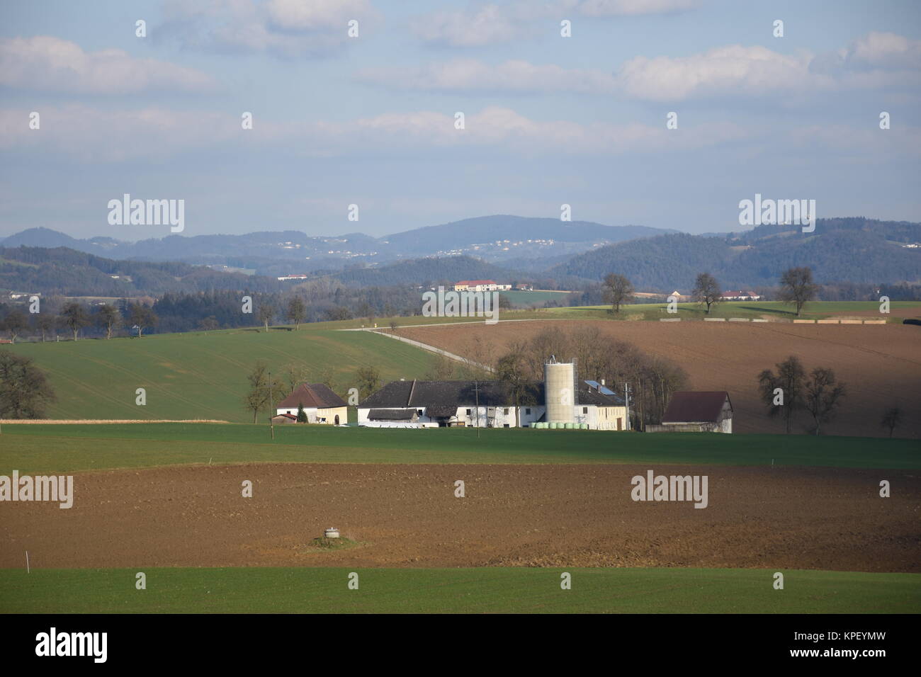 Farmer houses hi-res stock photography and images - Alamy