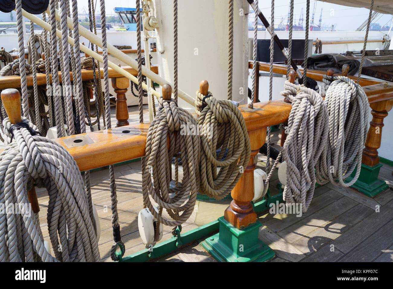 Rope on a sailing ship Stock Photo - Alamy