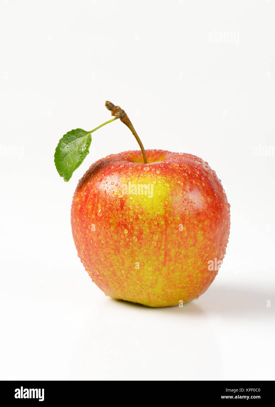 washed red apple Stock Photo - Alamy