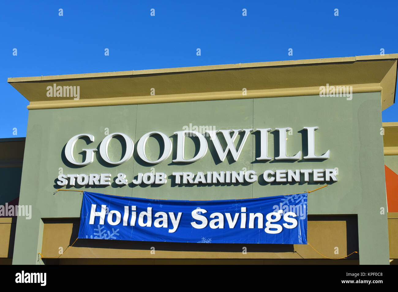 Goodwill store and donation center hi-res stock photography and images ...