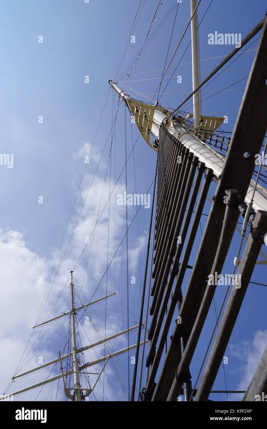 mainmast of a sailing ship under blue sky Stock Photo - Alamy