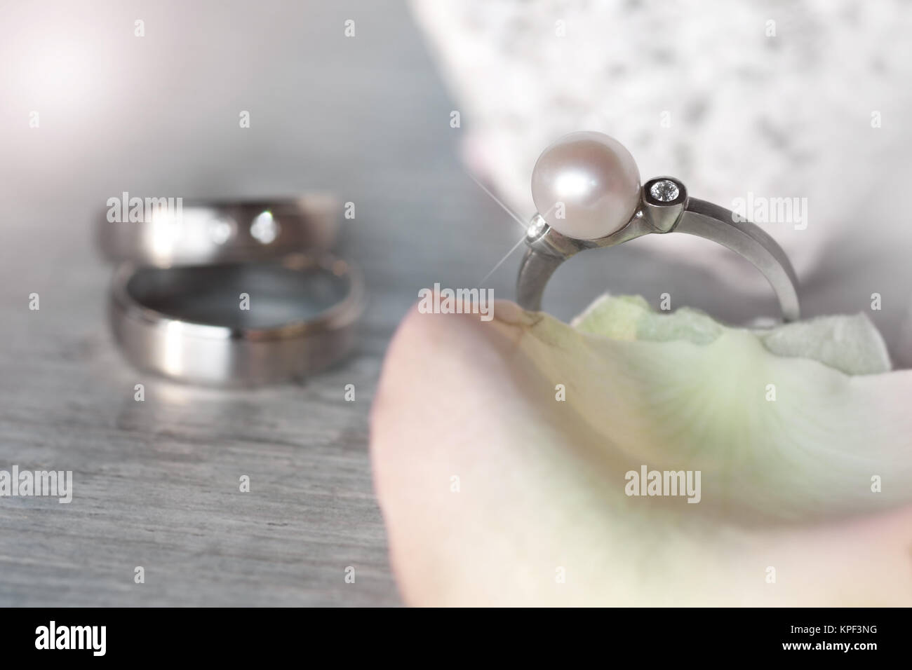 Stylish arrangement of wedding rings Stock Photo - Alamy