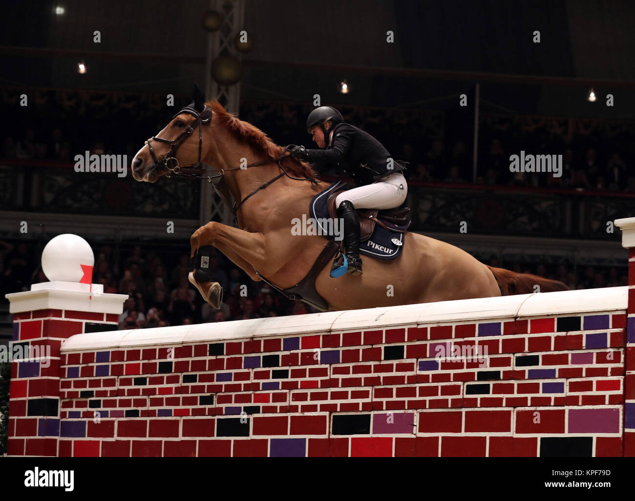 Great Britain's Laura Renwick riding Top Dollar VI wins the Cayenne ...