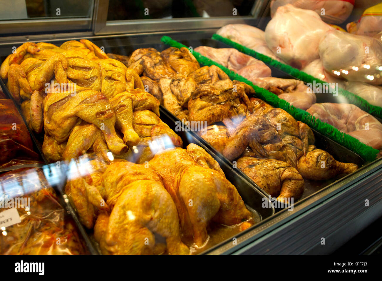 chicken in display cabinet Stock Photo - Alamy