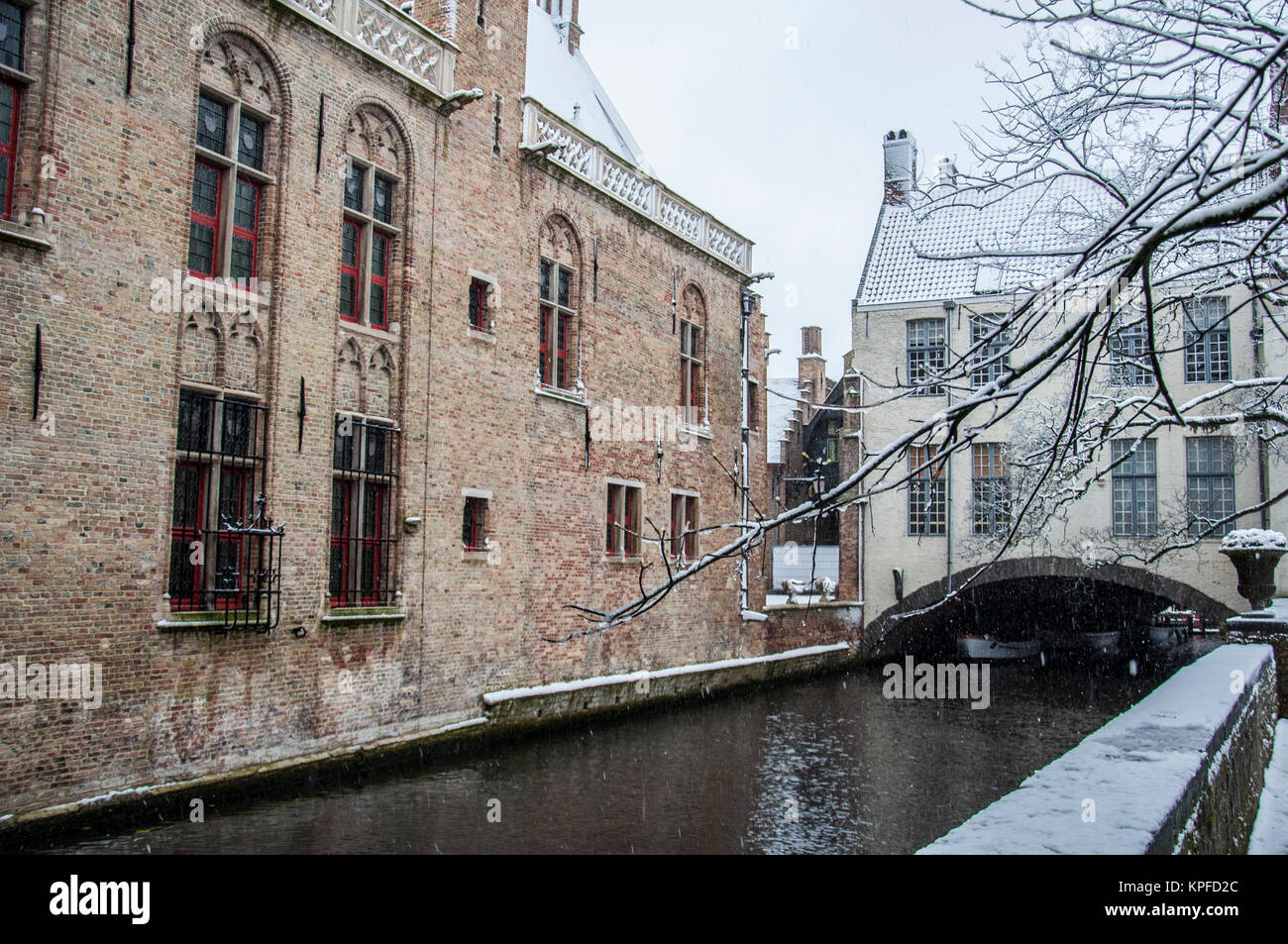 Bruges Canals Winter Stock Photos & Bruges Canals Winter Stock Images ...
