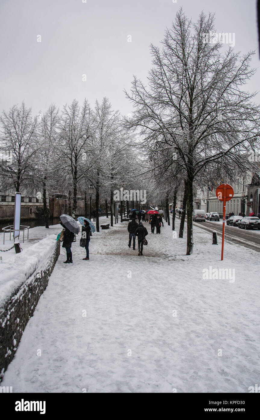 Canal of brugge, winter, snowing day, snow, bruges flanders, belgium ...
