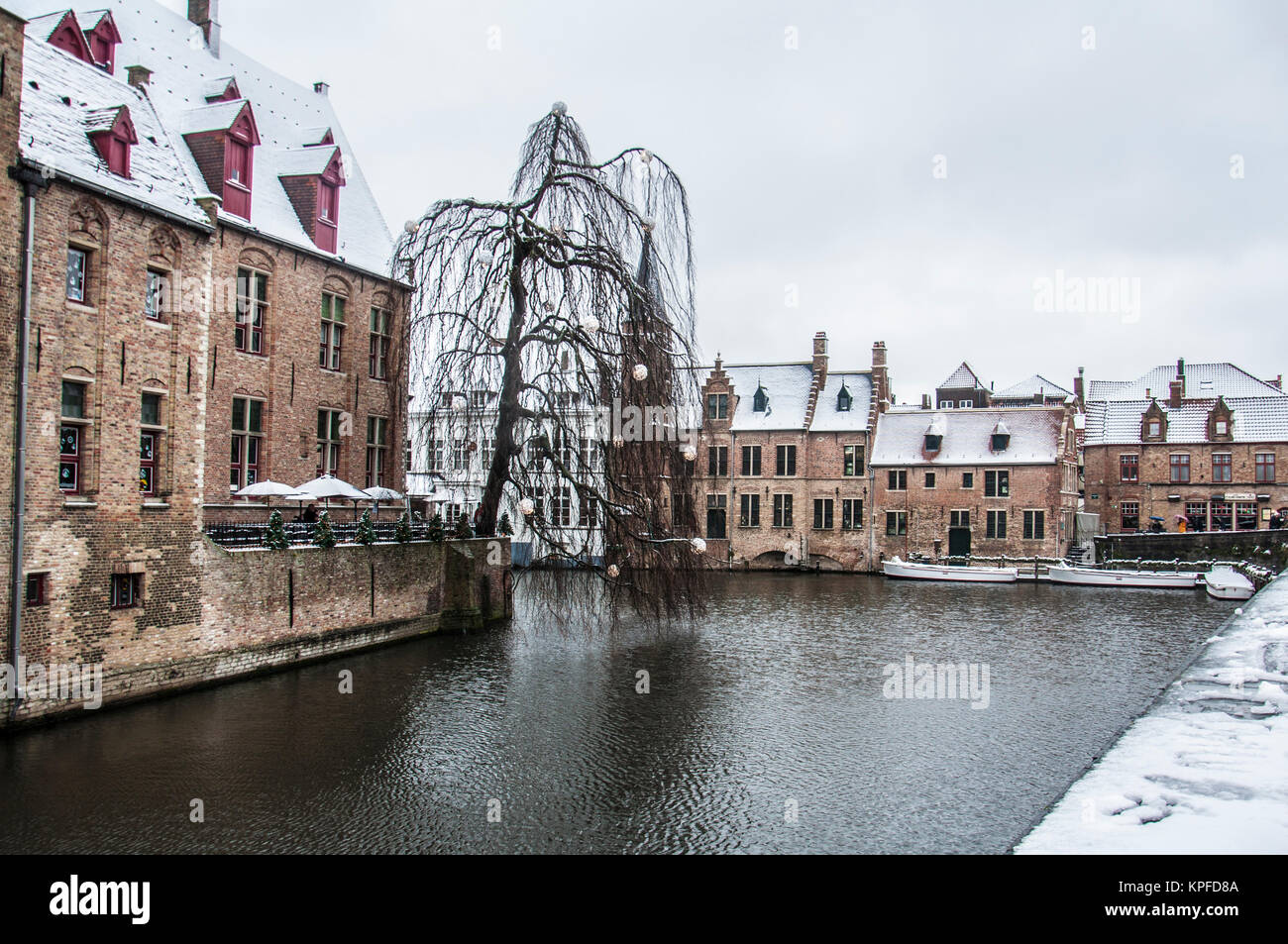Canal of brugge, winter, snowing day, snow, bruges flanders, belgium ...