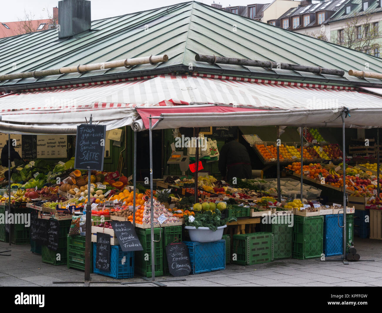 Market stall selling fruit and vegetables Viktualienmarkt Munich ...