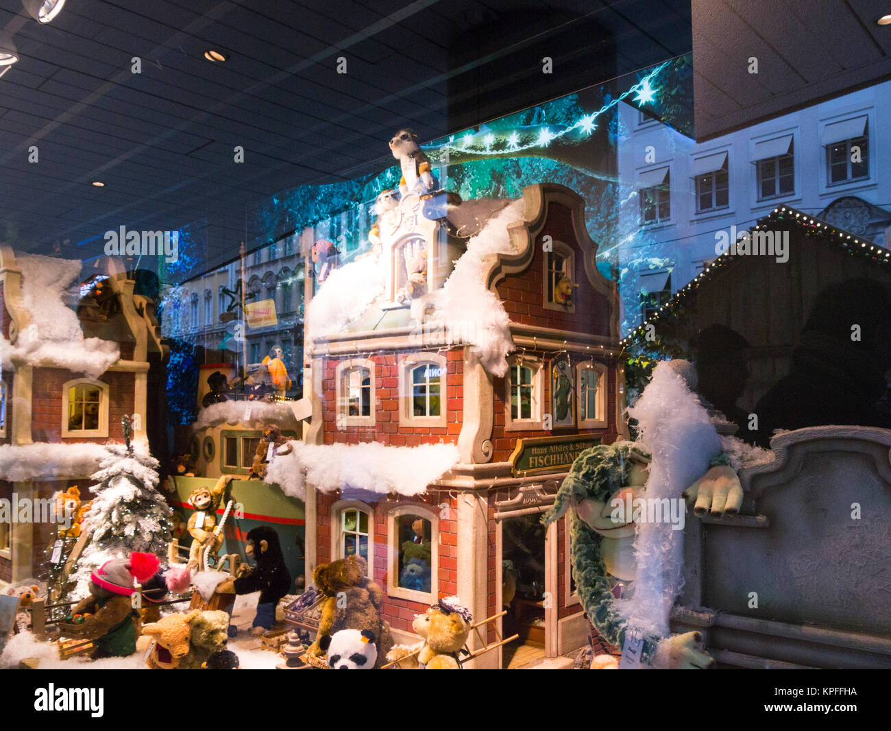 Impressive store window display hi-res stock photography and images - Alamy