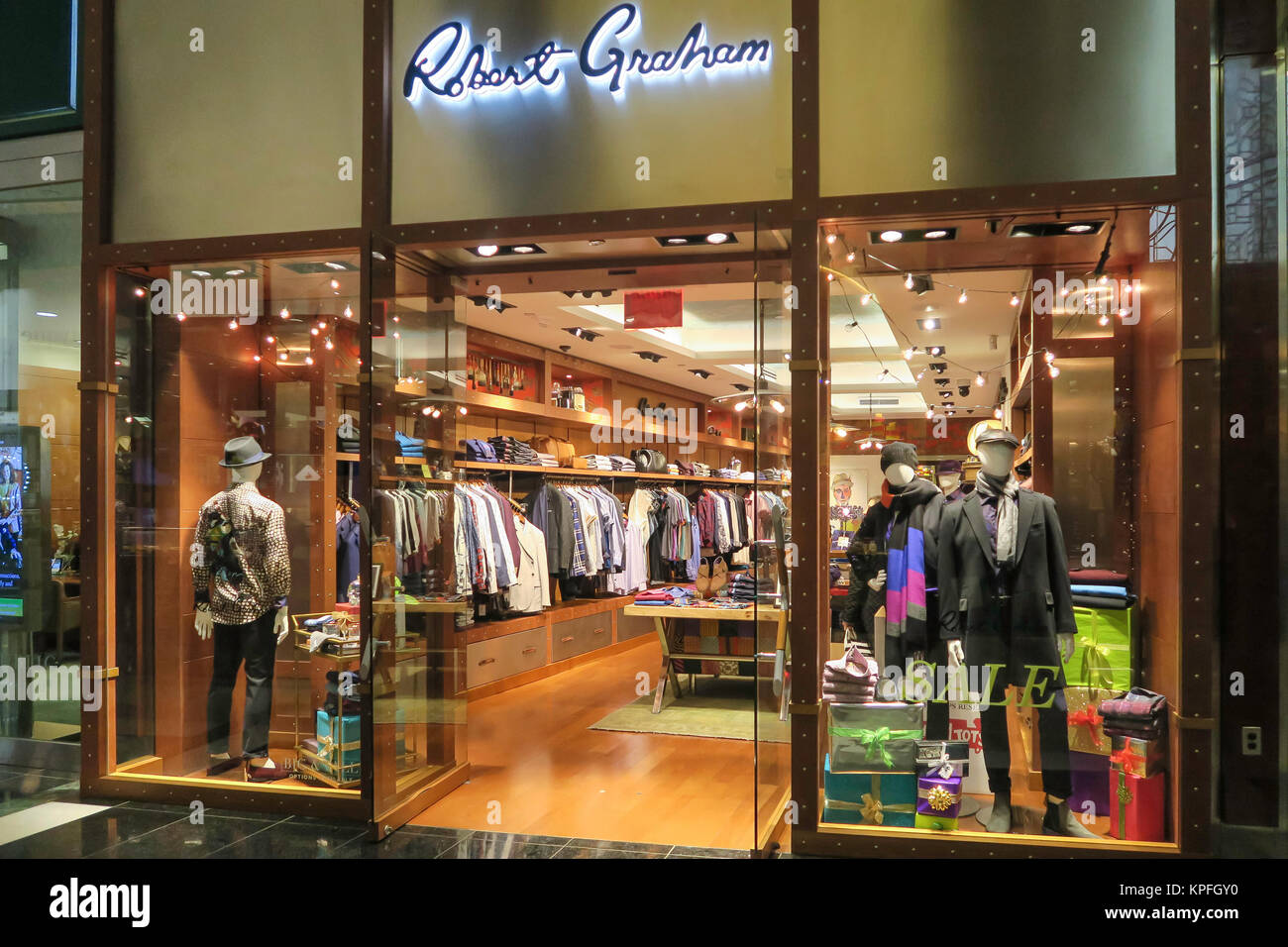 Inside mall storefront windows hi-res stock photography and images - Alamy
