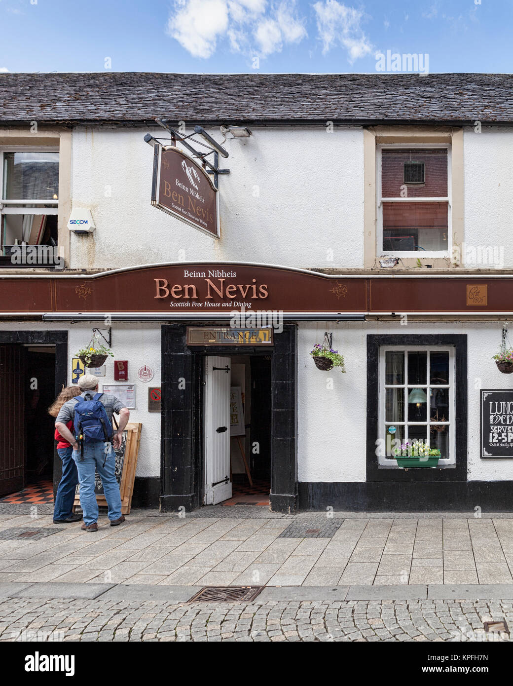 Ben nevis pub hi-res stock photography and images - Alamy