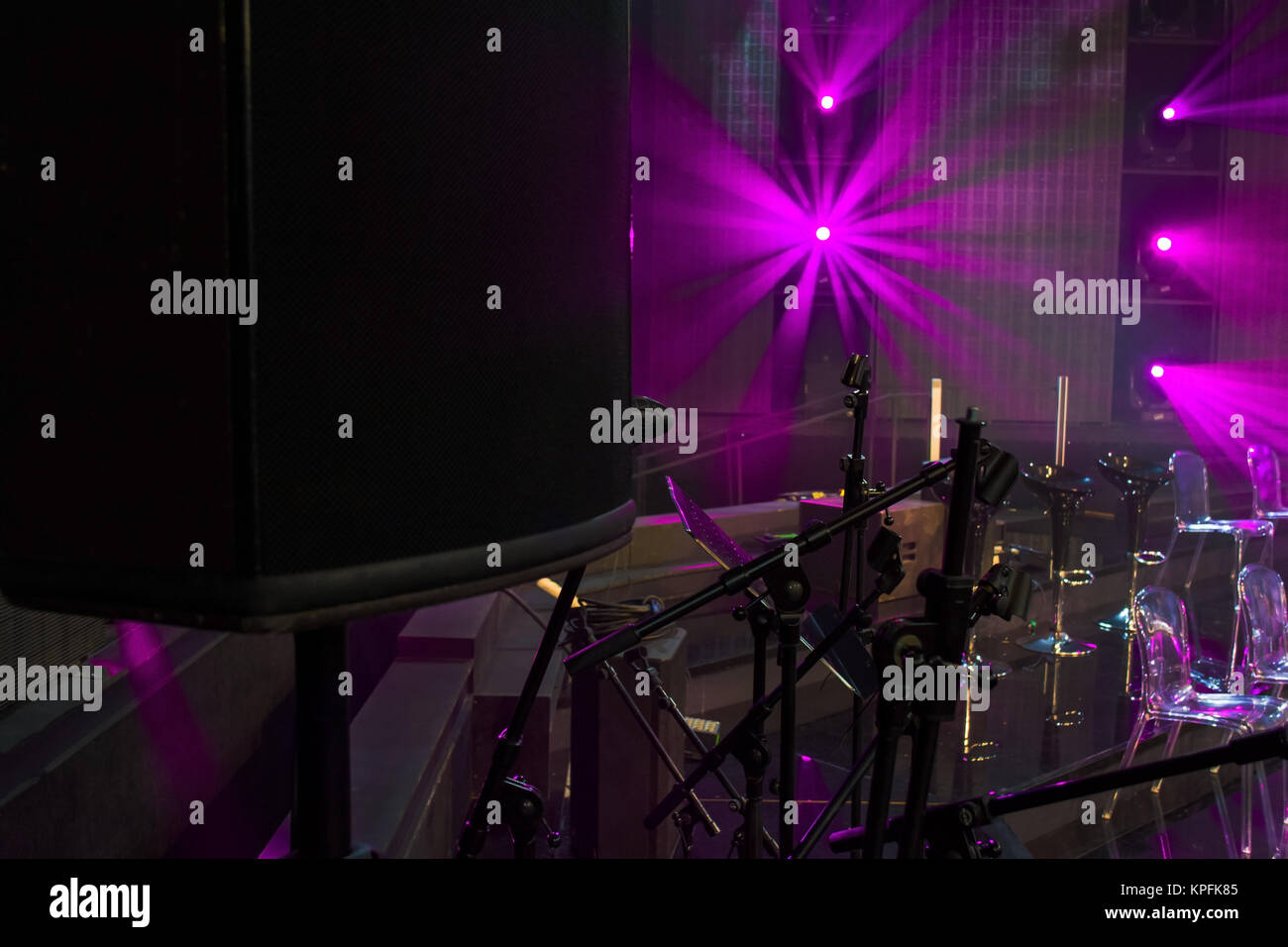 microphone inside a studio Stock Photo - Alamy