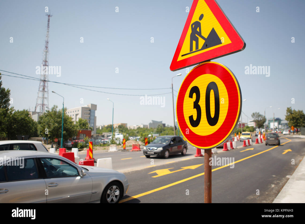 Road construction ahead warning sign Stock Photo - Alamy