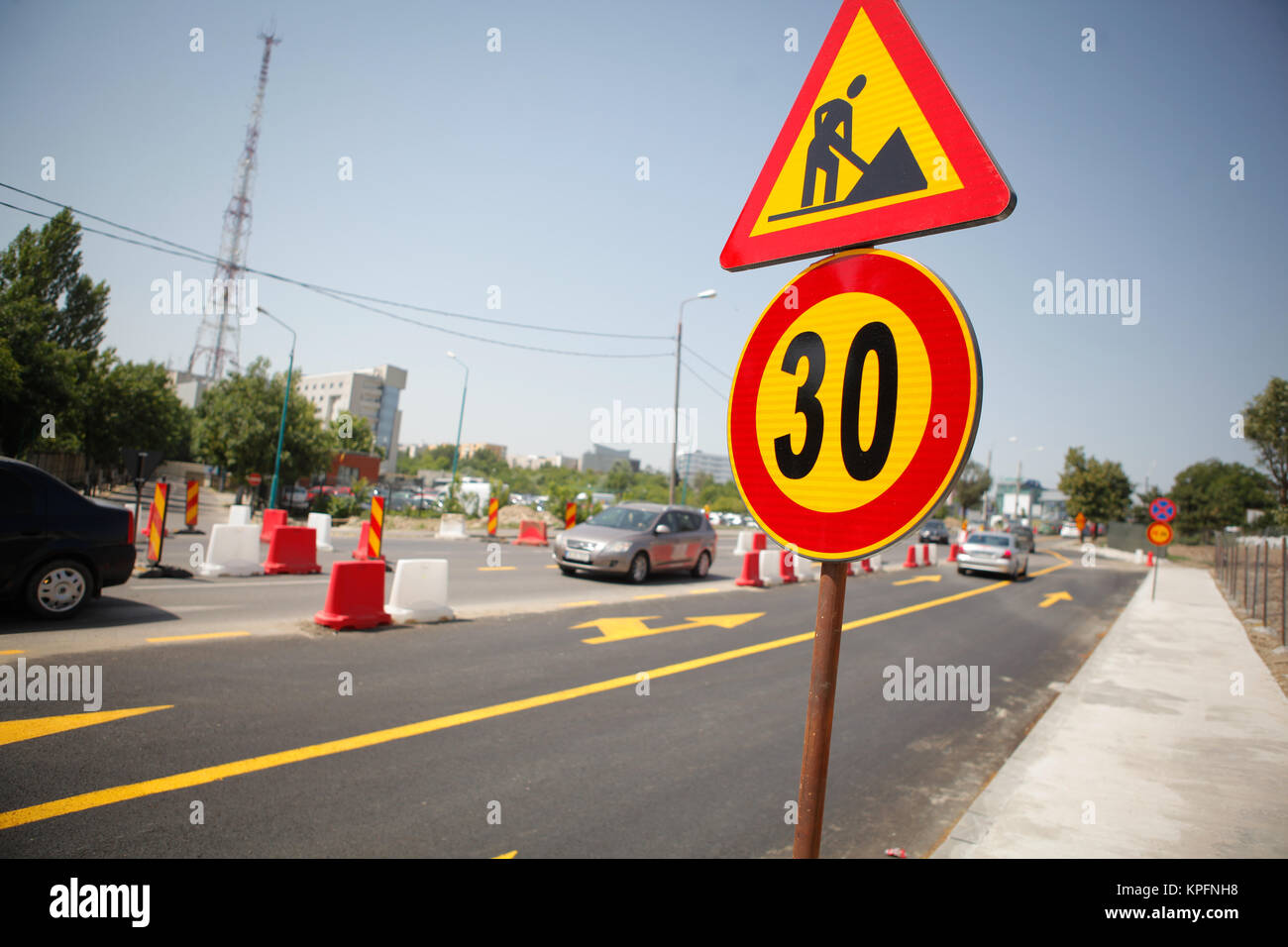 Road construction ahead warning sign Stock Photo - Alamy
