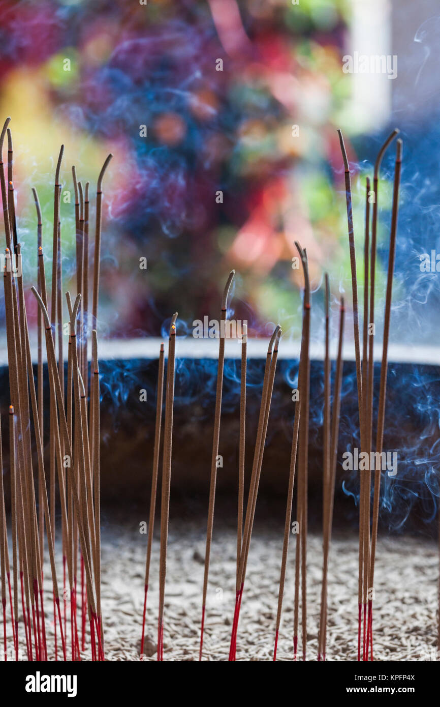 Singapore, Chinatown, Buddha Tooth Relic Temple, joss sticks Stock ...