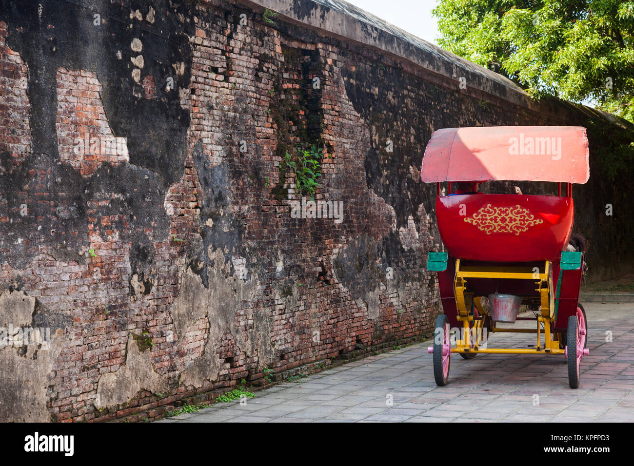 Vietnam, Hue Imperial City. Rickshaw Stock Photo - Alamy