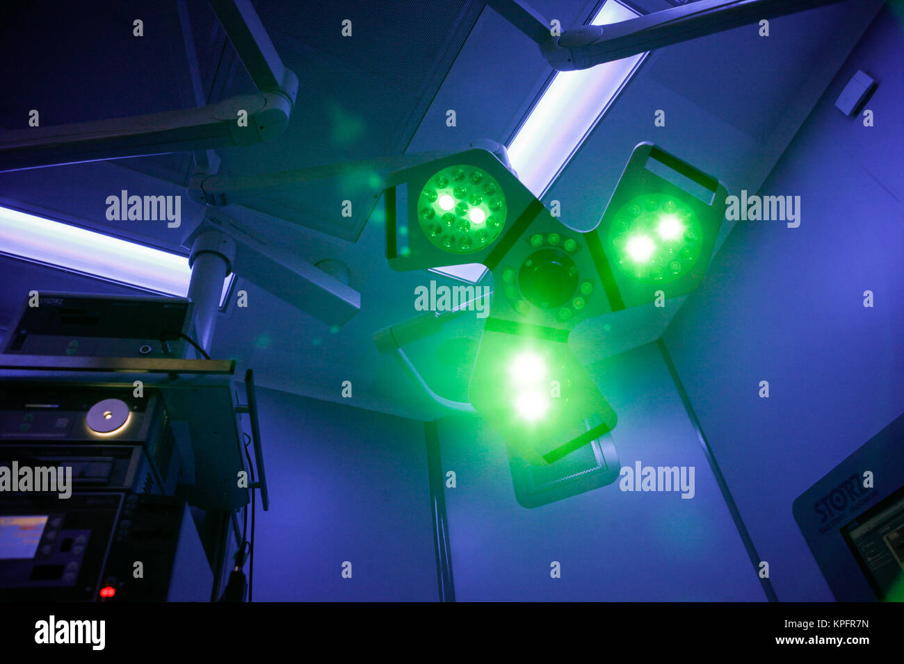 Operating room lights hi-res stock photography and images - Alamy