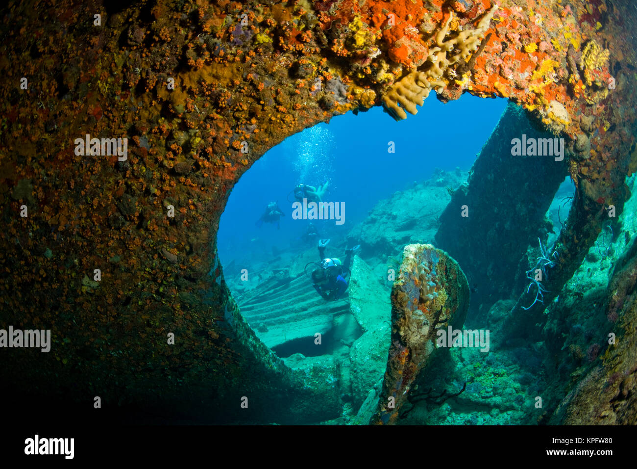 (MR) divers, Wreck of the RMS Rhone, iron-hulled steam sailing vessel ...