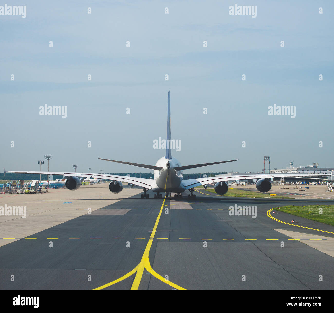 Very big plane hi-res stock photography and images - Alamy