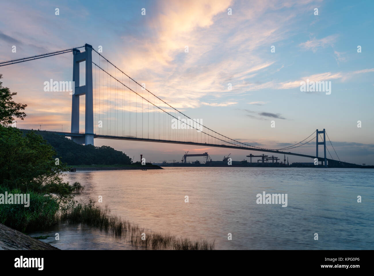Jiangyin yangtze river bridge hi-res stock photography and images - Alamy