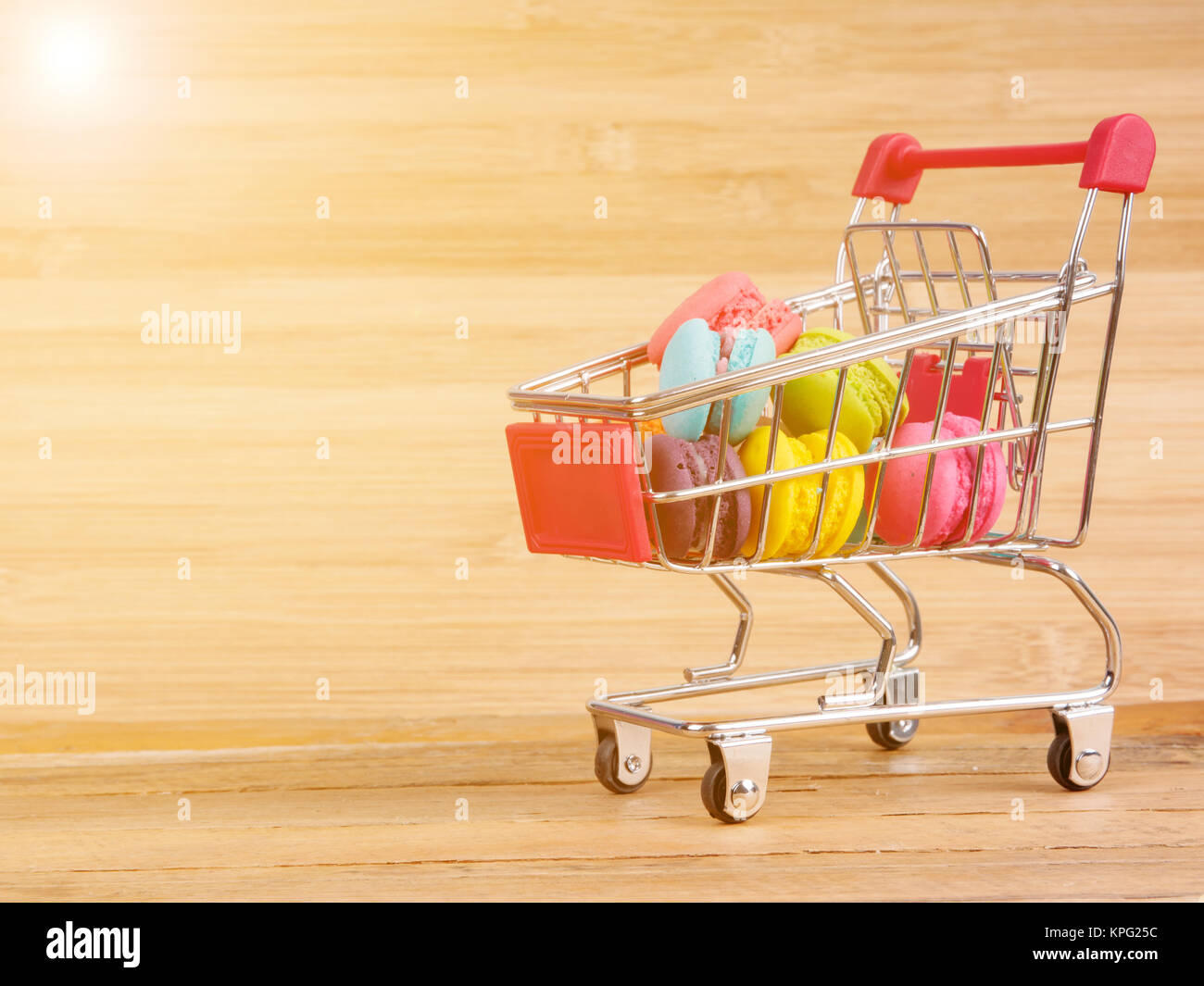 Macaroon in shopping cart Stock Photo - Alamy