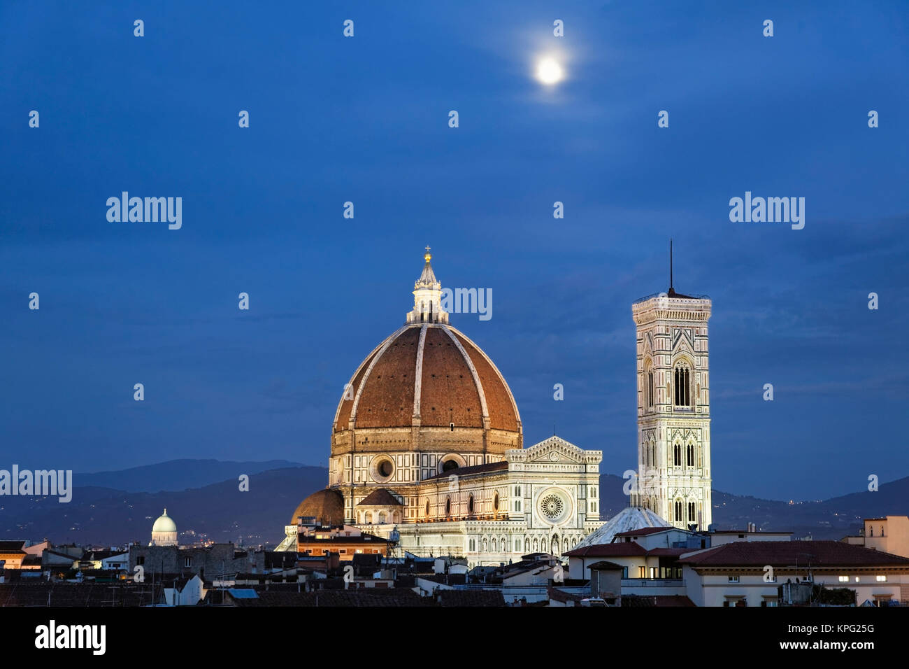 Moonrise and Florence Cathedral, Basilica di Santa Maria del Fiore at ...