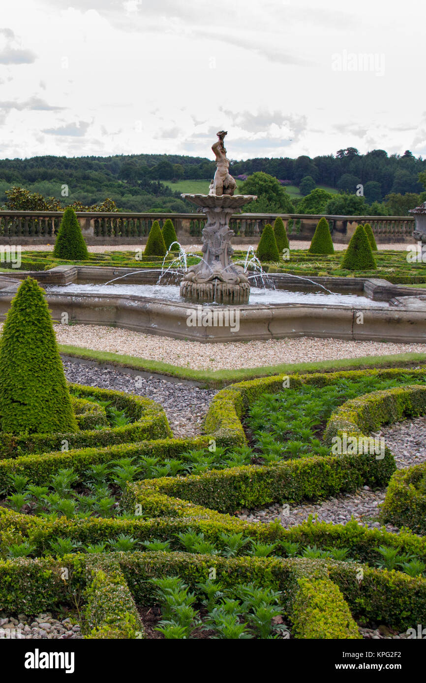 Medieval garden avenue hi-res stock photography and images - Alamy