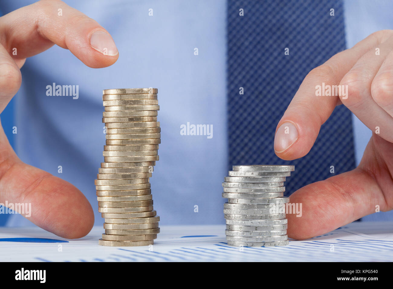 Compare comparing size hi-res stock photography and images - Alamy