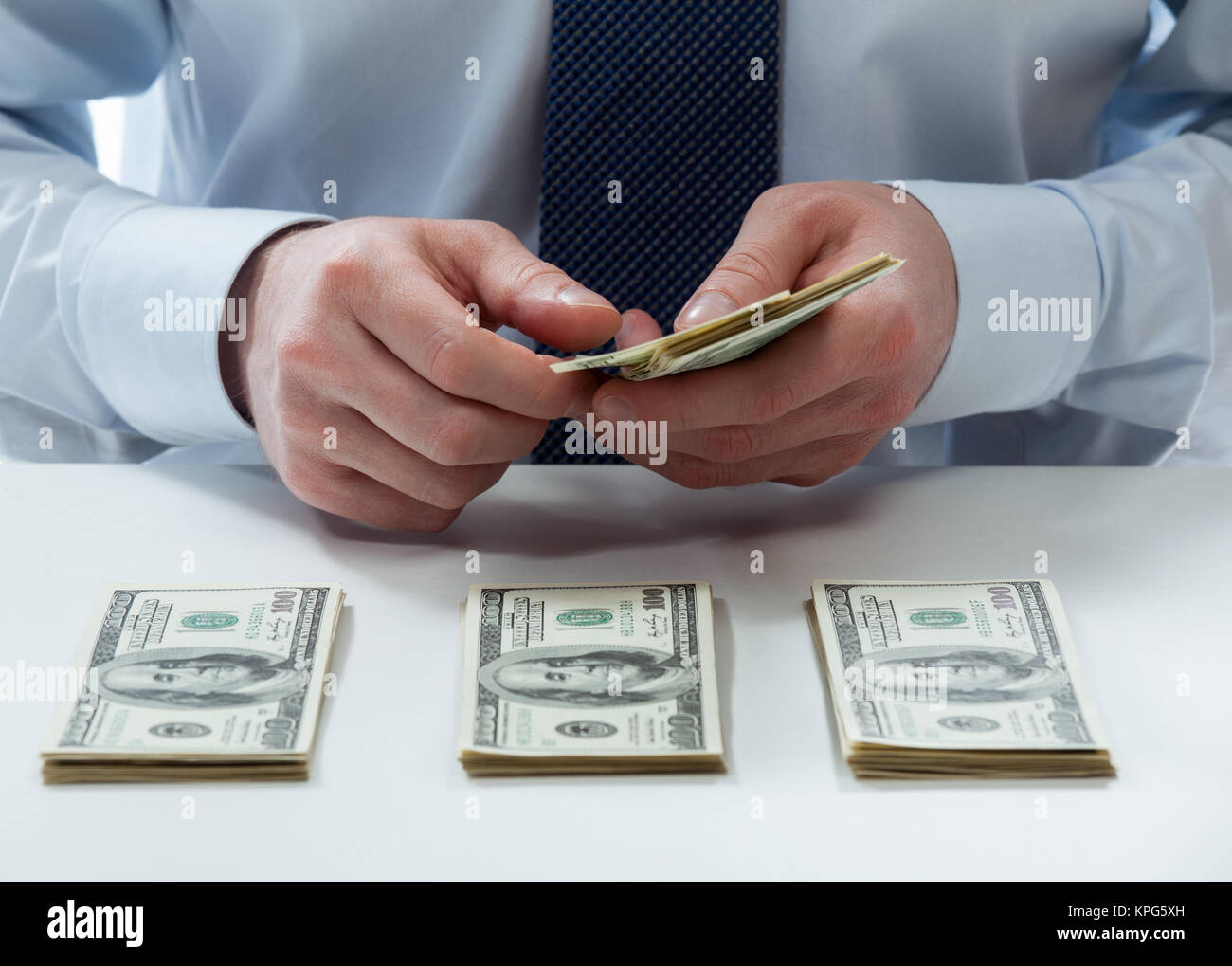 Bank teller counting dollar banknotes Stock Photo - Alamy