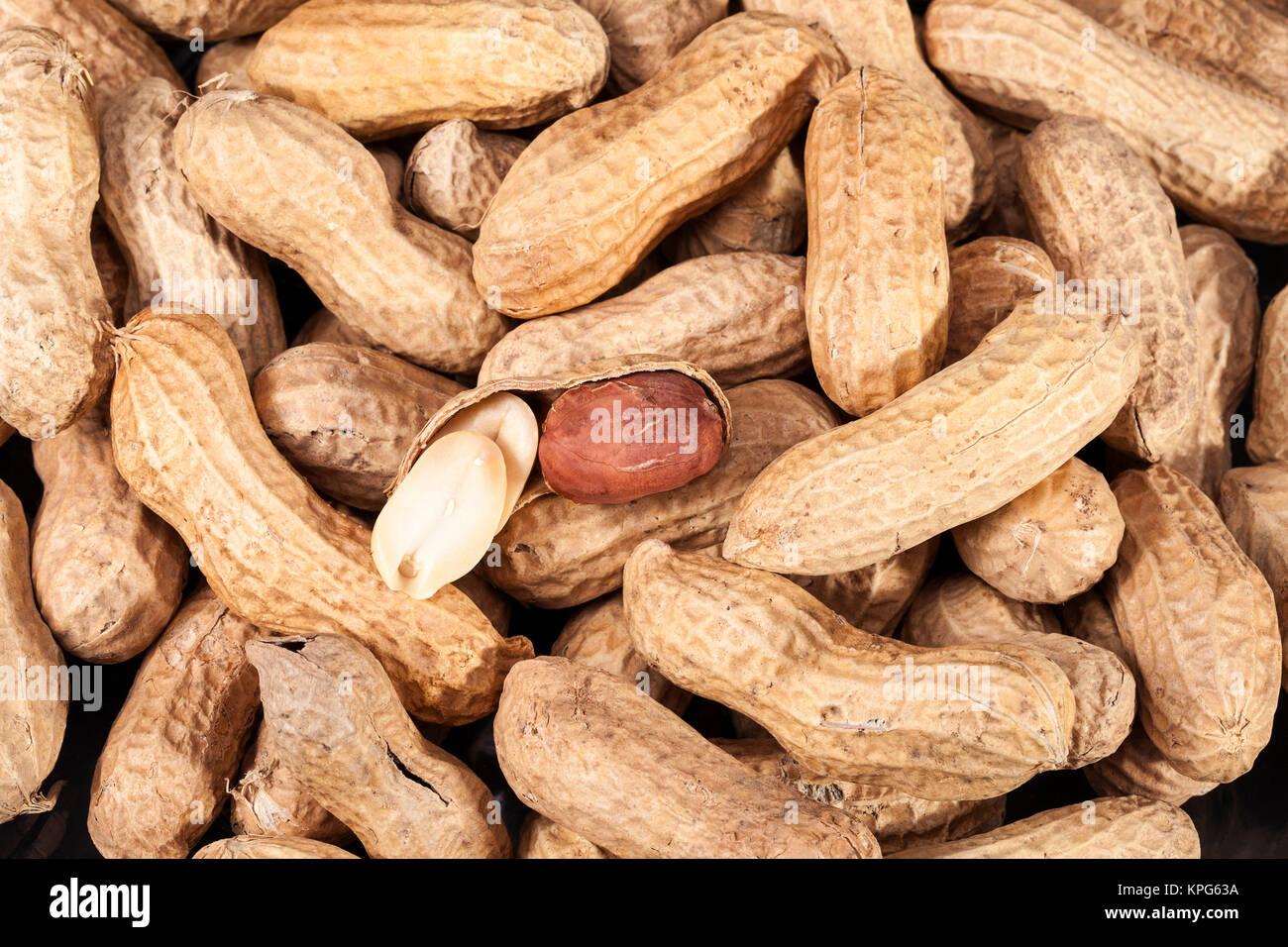 background of fruits of groundnut, close up Stock Photo - Alamy