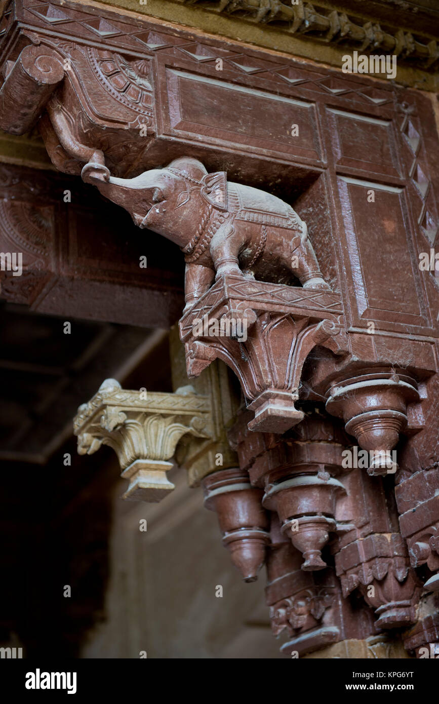 Elephant Capital at Jahangir Mahal in Orchha Stock Photo - Alamy