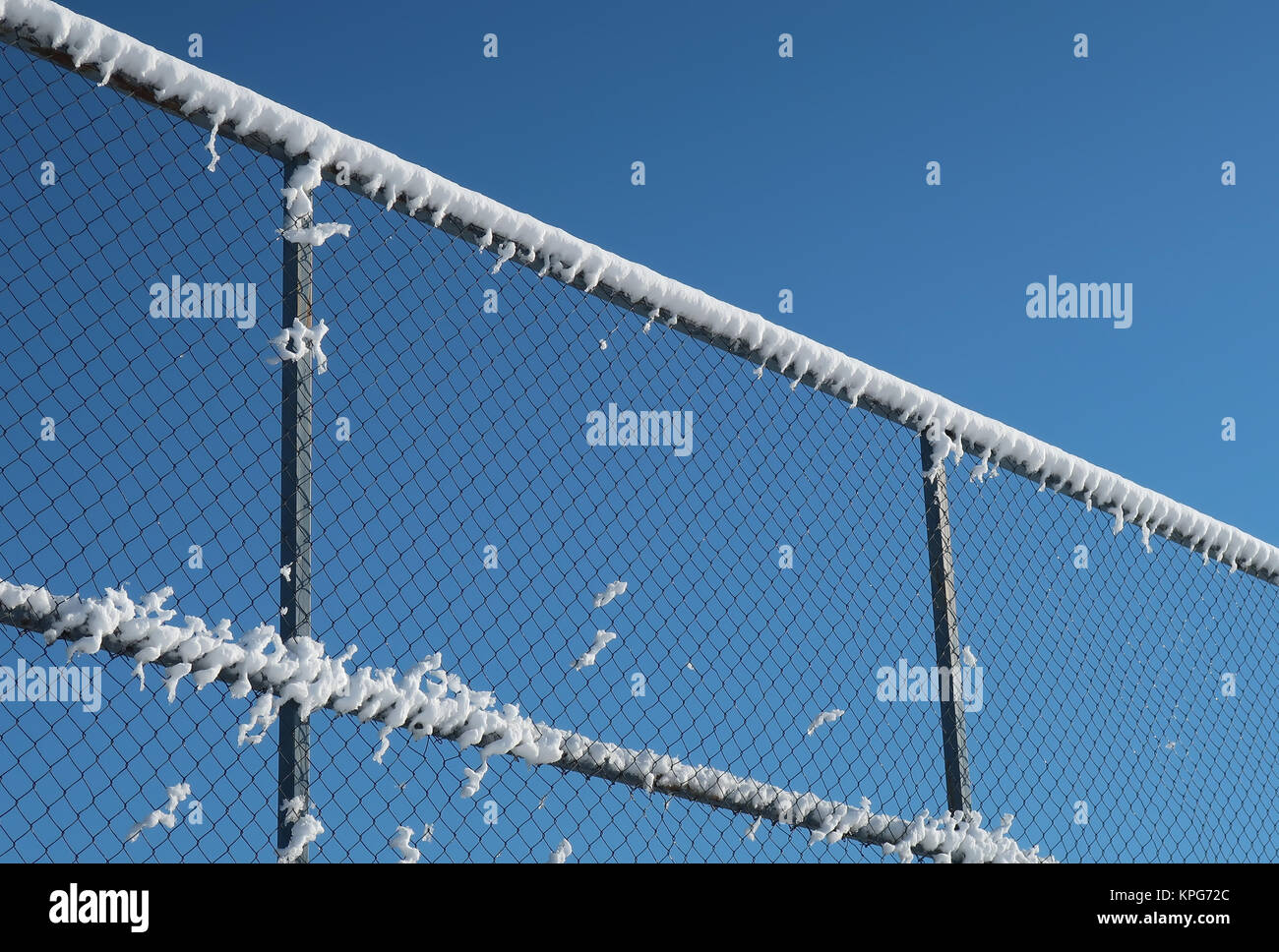 Chain link fence Stock Photo - Alamy