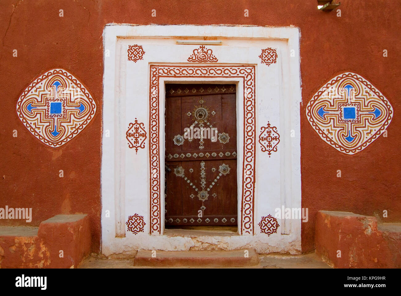 Mauritania, Colors in a street of Oualata Stock Photo - Alamy