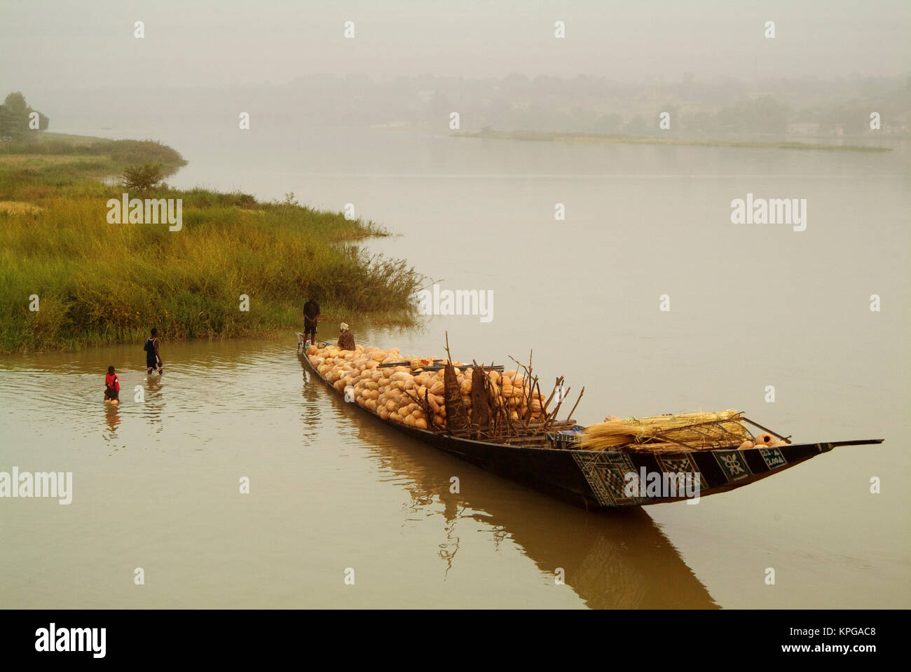 Niger, Niamey, Niger river, transportation of pumpkins Stock Photo - Alamy