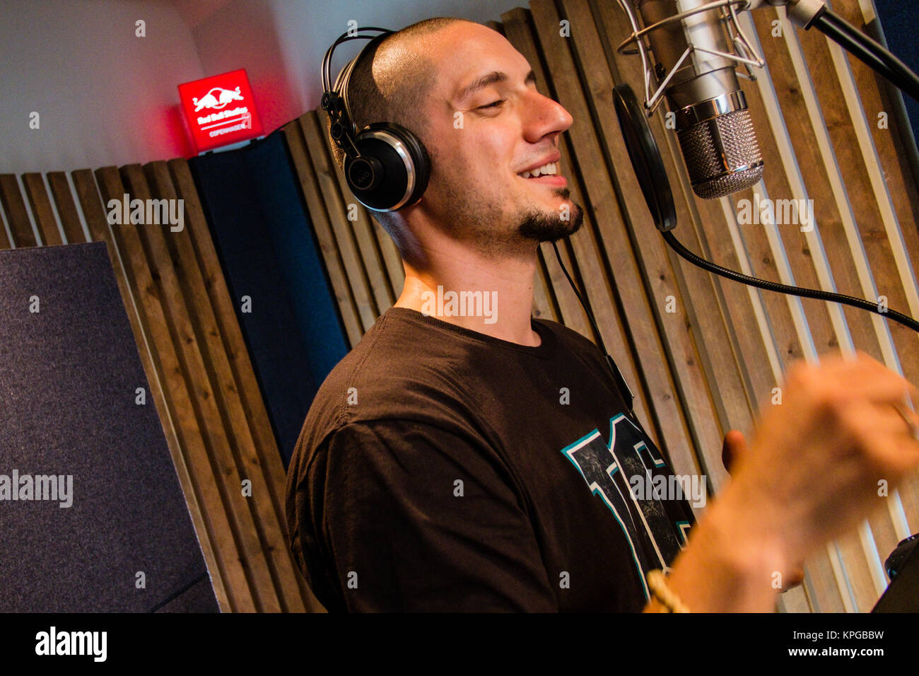 The Syrian-American rapper, poet and peace acticist Omar Offend ...